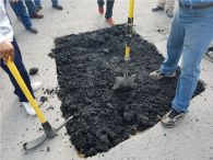 demostracion-de-bache-en-reynosa-con-mezcla-asfaltica-en-frio-asphaltech-tapabaches-venta-de ...